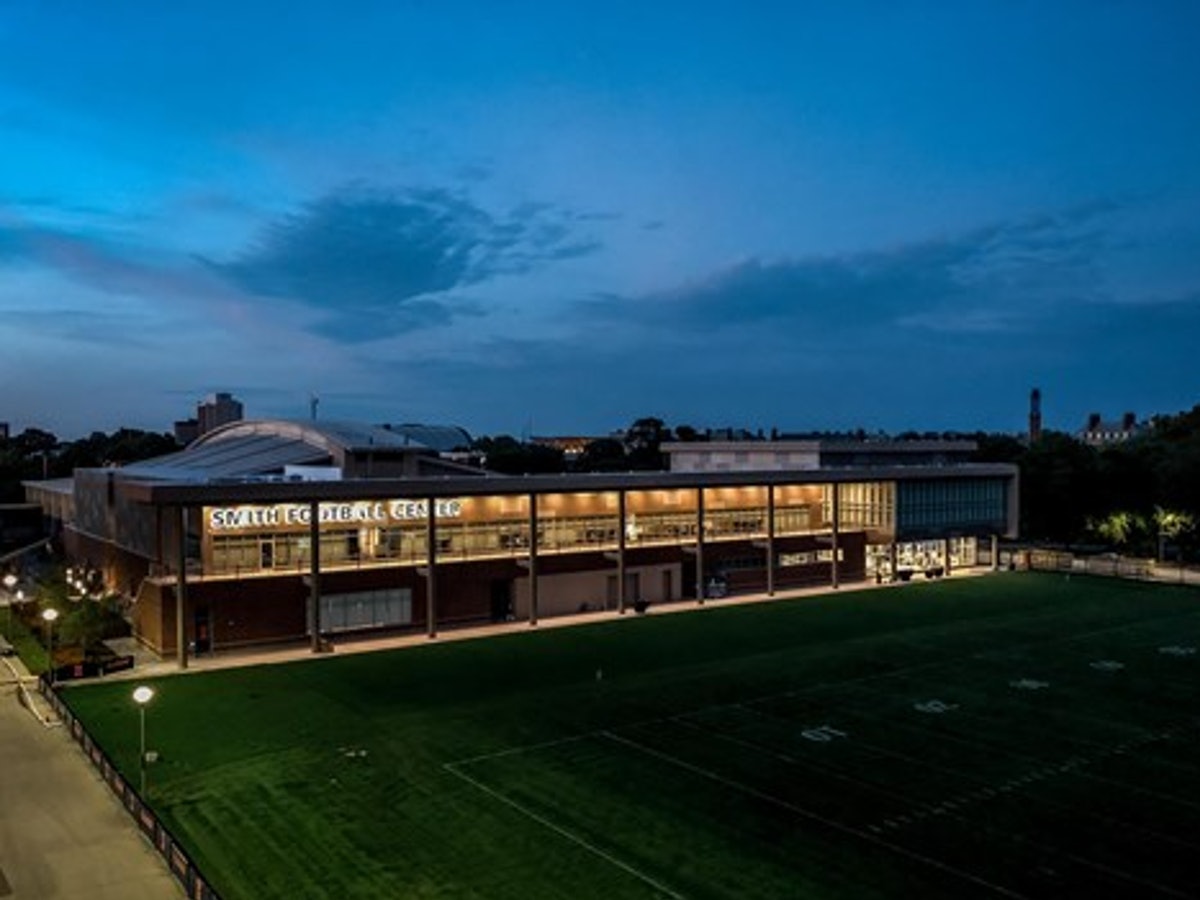 Watch: Tour Fighting Illini Athletics' Weight Room | Athletic Business
